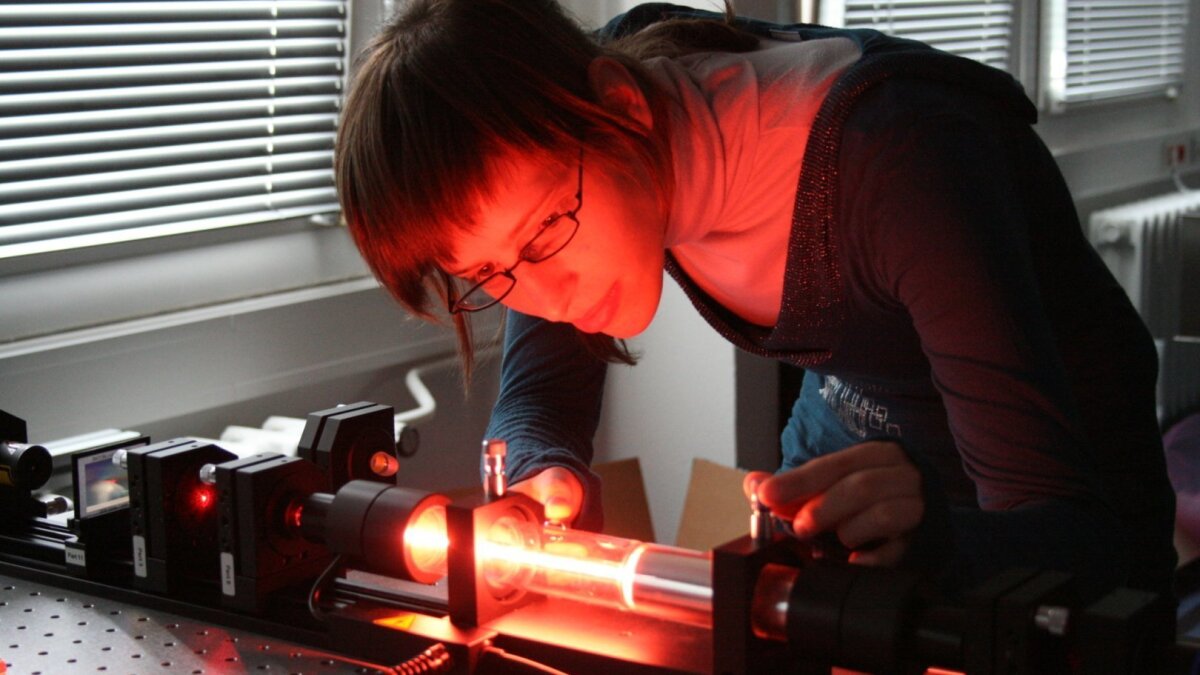Abbe School of Photonics • Experimental optics course